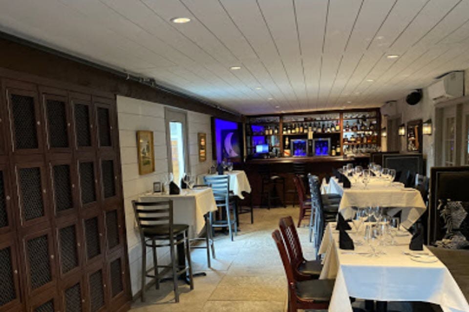 Creed’s Seafood & Steaks - Virtual Restaurant Concierge